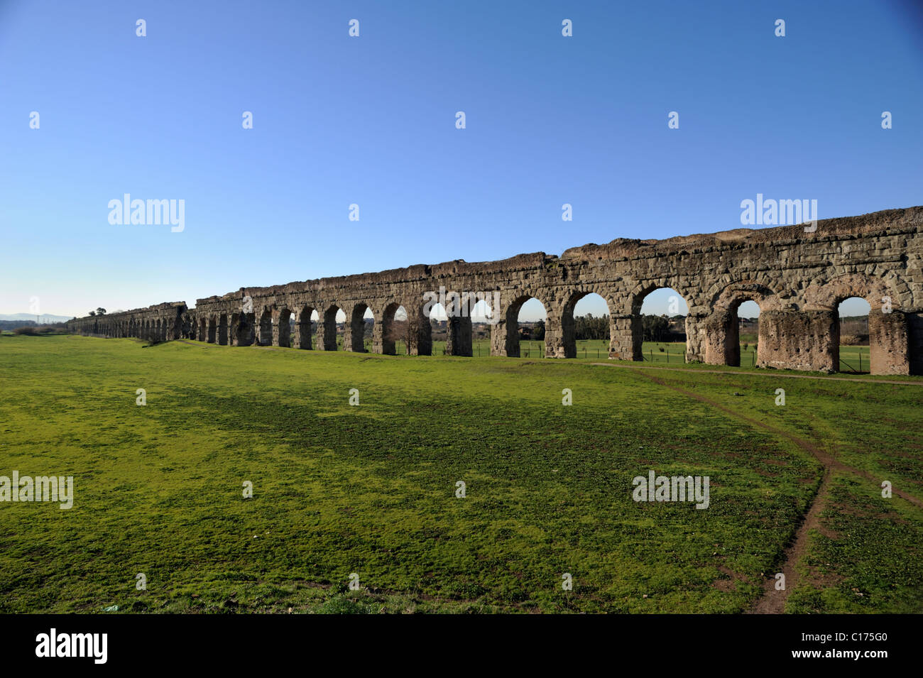 Roman aqueduct hi-res stock photography and images - Alamy