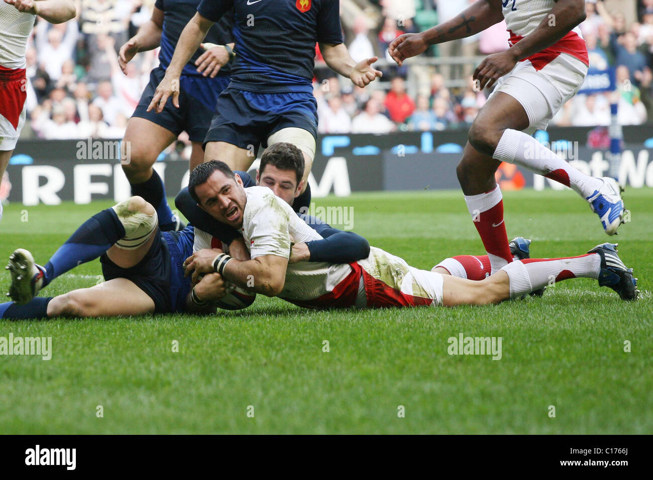 Rikki Flutey scoring a try in the second half England v France Six ...