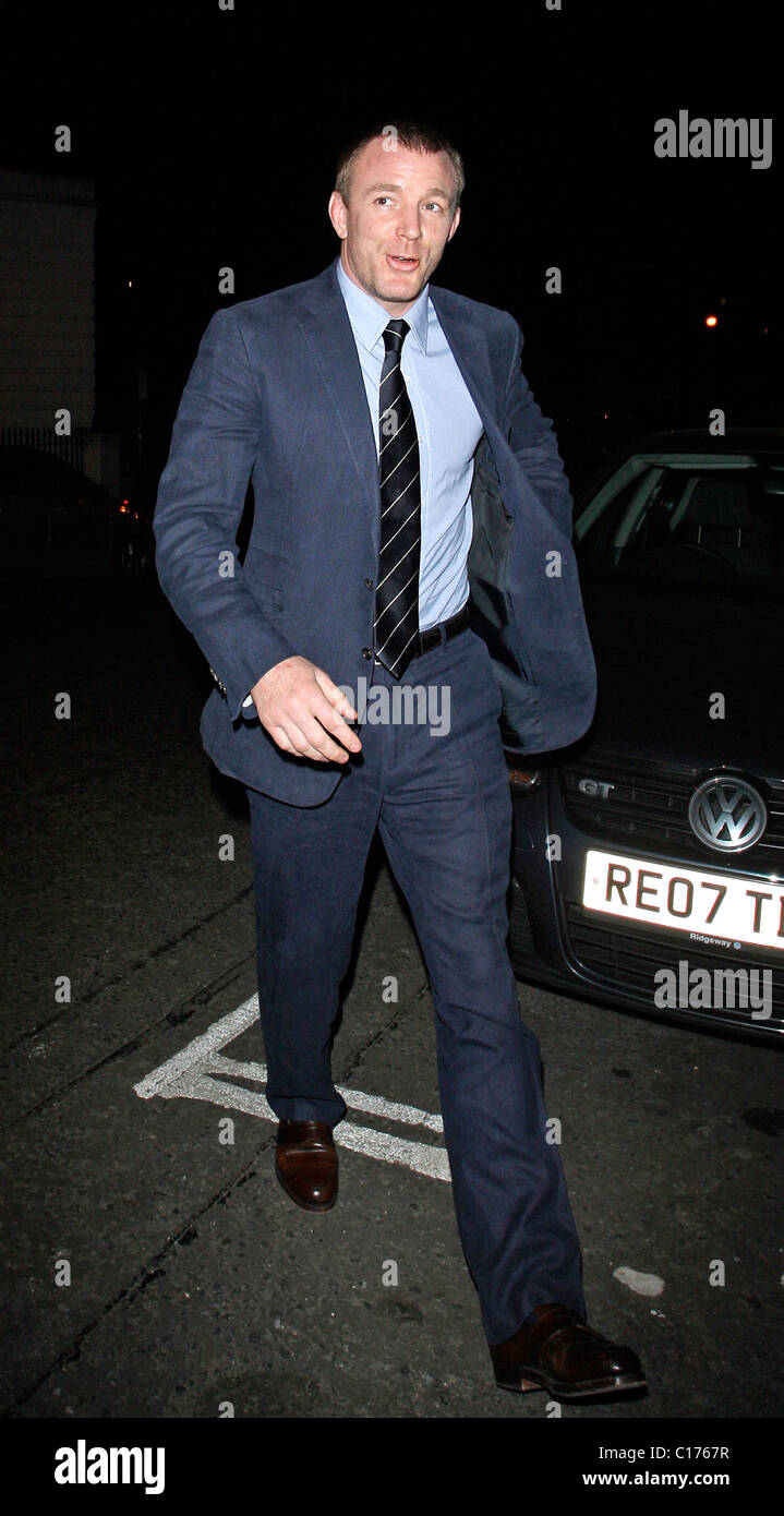 Guy Ritchie in a blue suit and brown shoes arrives at a restaurant in ...