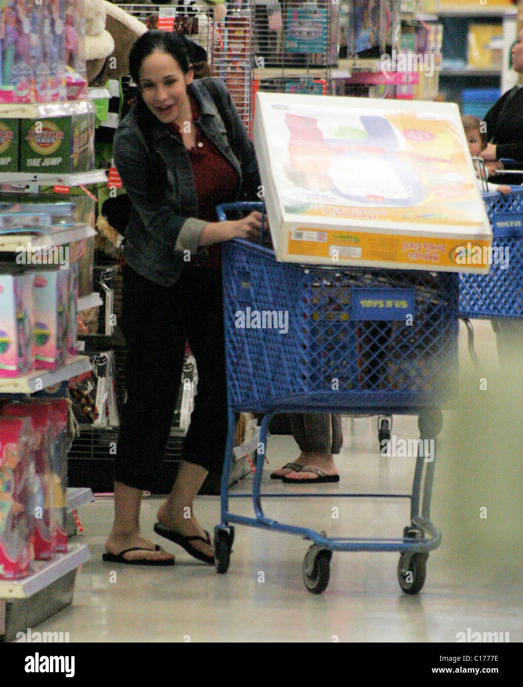 Nadya Suleman Aka Octomom Goes On A Toy Shopping Spree At Toys R Us After Leaving The Hospital