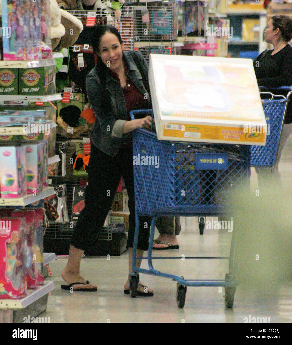 Nadya Suleman Aka Octomom Goes On A Toy Shopping Spree At Toys R Us After Leaving The Hospital