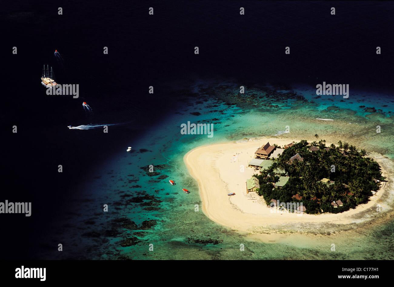 Mamanuca island aerial hi-res stock photography and images - Alamy