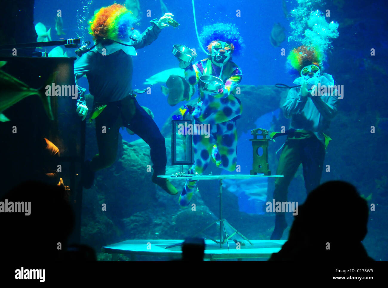 WATER TRICK THAT IS! These conjuring clowns amazed onlookers by ...