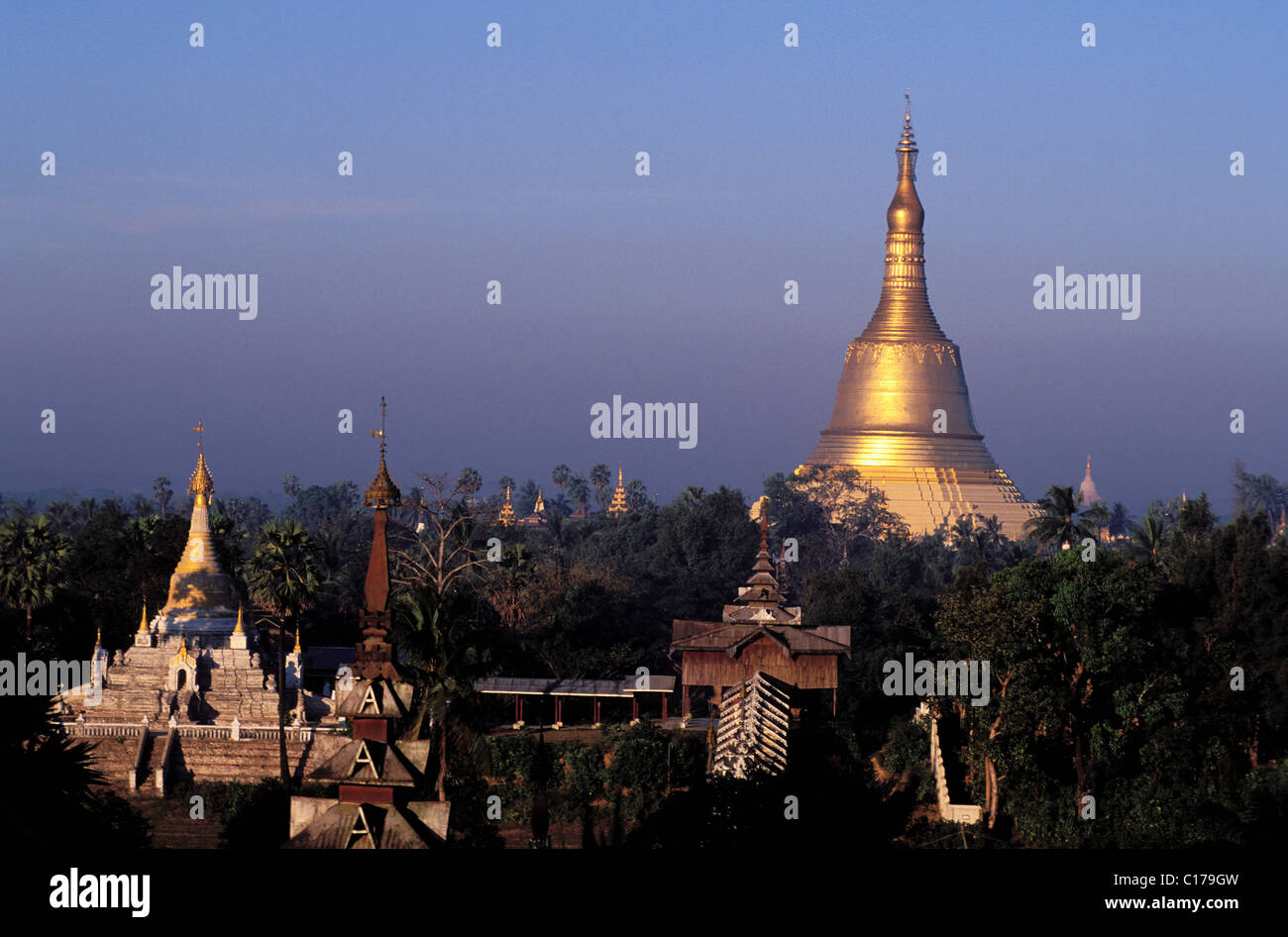 Myanmar (Burma), Pegu (Bago), the Shwemawdaw pagoda Stock Photo - Alamy