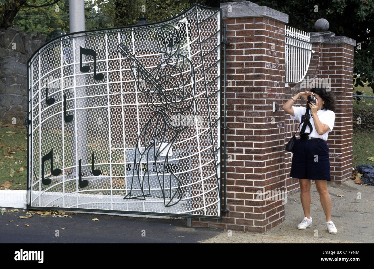 Elvis At Graceland Gates