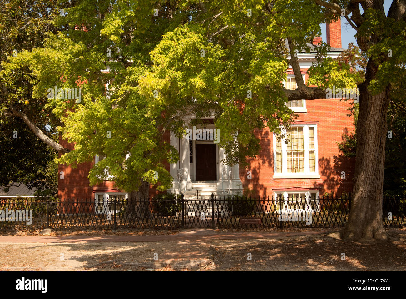 colonial style home in Williamsburg VA Stock Photo - Alamy