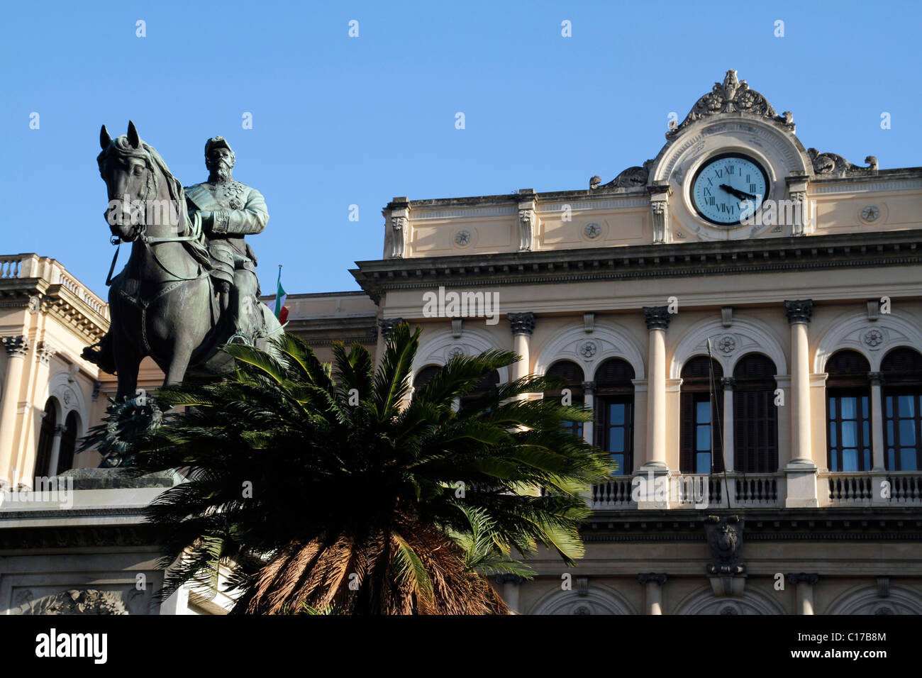 ITALY.SICILY.STATUE OF GARIBALDI BY PALERMO TRAIN STATION Stock Photo ...