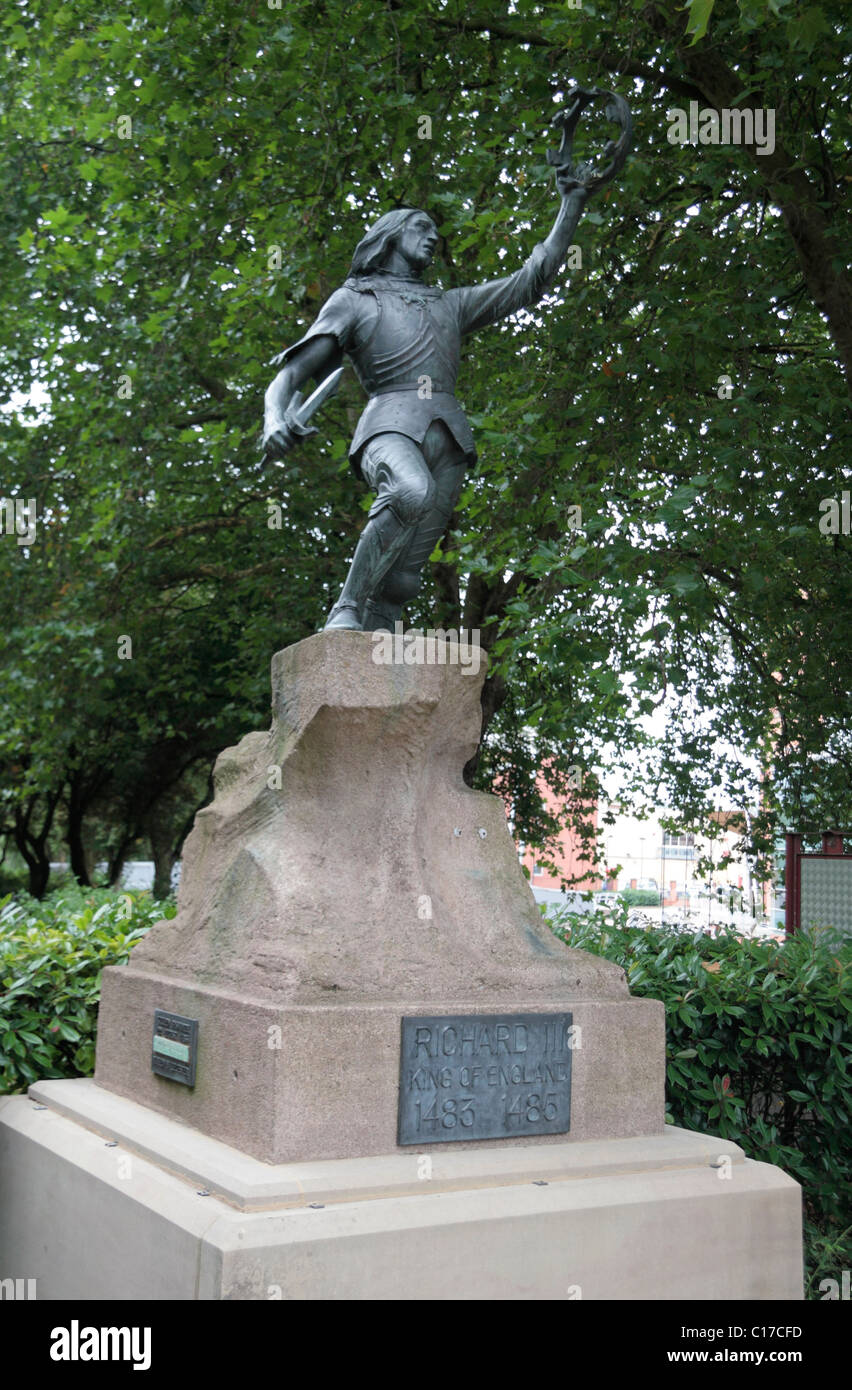 Statue of Richard III, King of England, in Castle Gardens, Leicester ...