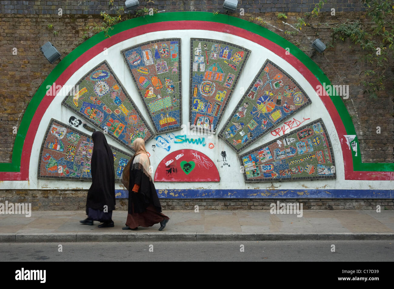 Burqa london hi-res stock photography and images - Alamy