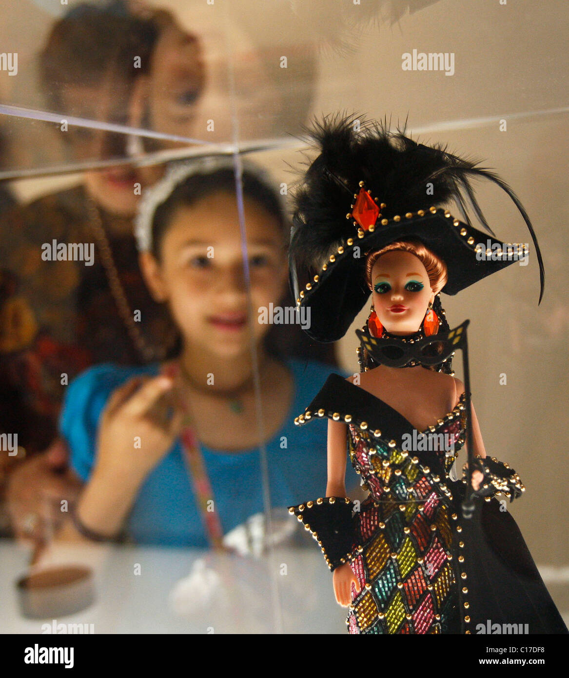 Barbie fans celebrates her 50th birthday in Times Square, New York ...