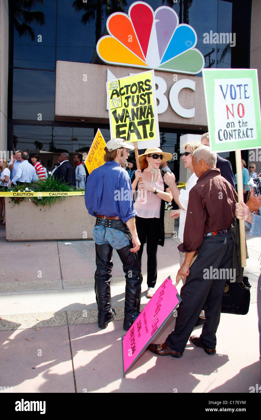 Members of the Screen Actors Guild (SAG) protest outside the NBC ...