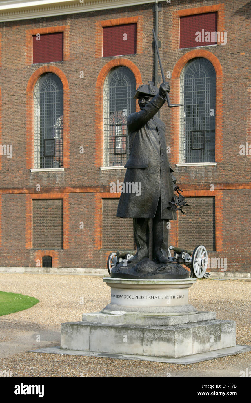 Bronze Statue of a Chelsea Pensioner, The Royal Hospital, Chelsea ...