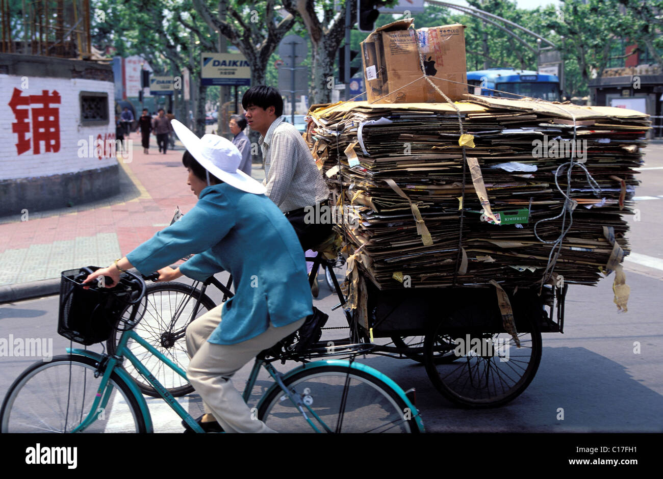 Delivery tricycle hi-res stock photography and images - Alamy