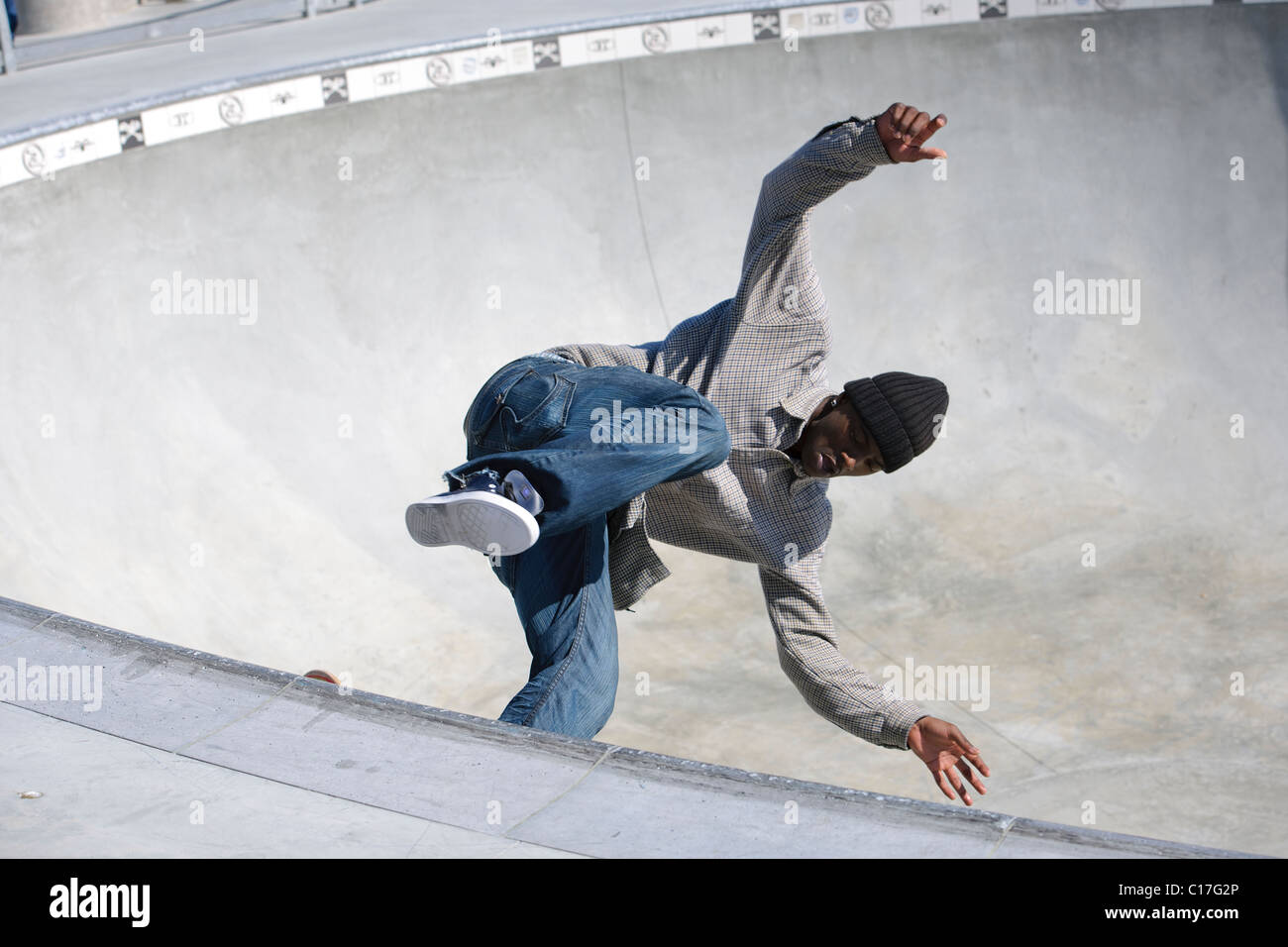skate boarding in venice beach california skate park Stock Photo - Alamy