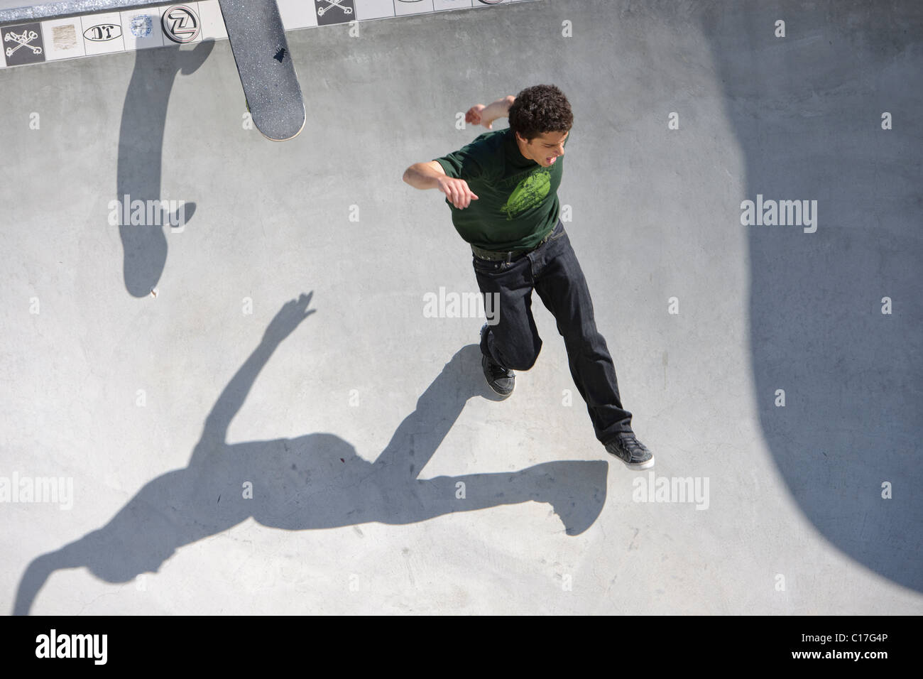 skate boarding in venice beach california skate park Stock Photo - Alamy