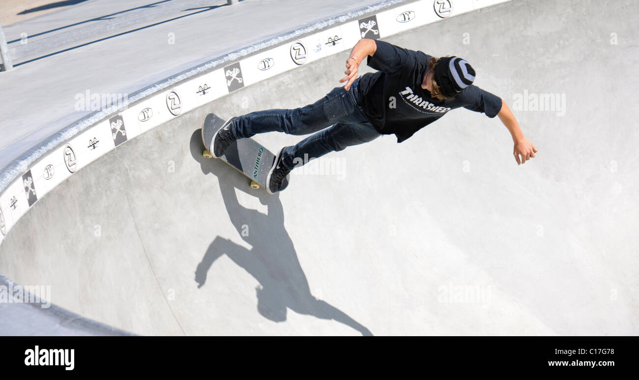 skate boarding in venice beach california skate park Stock Photo - Alamy
