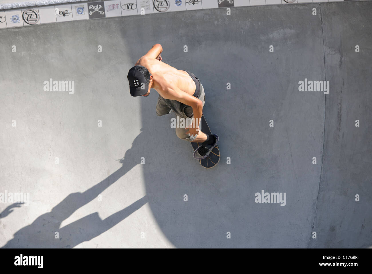 skate boarding in venice beach california skate park Stock Photo - Alamy