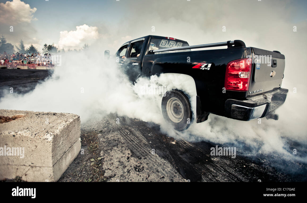 Truck burnout hi-res stock photography and images - Alamy