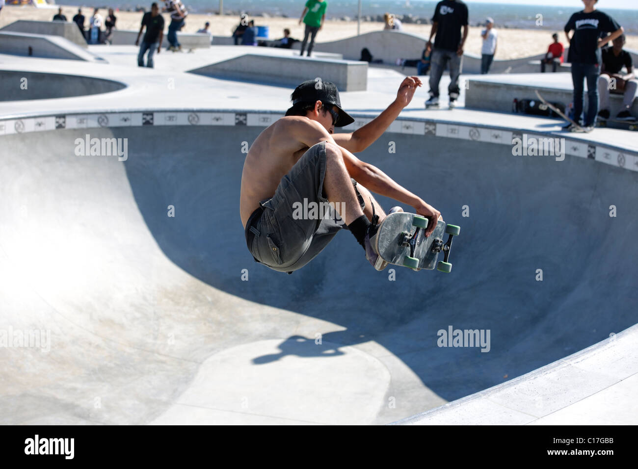 skate boarding in venice beach california skate park Stock Photo - Alamy