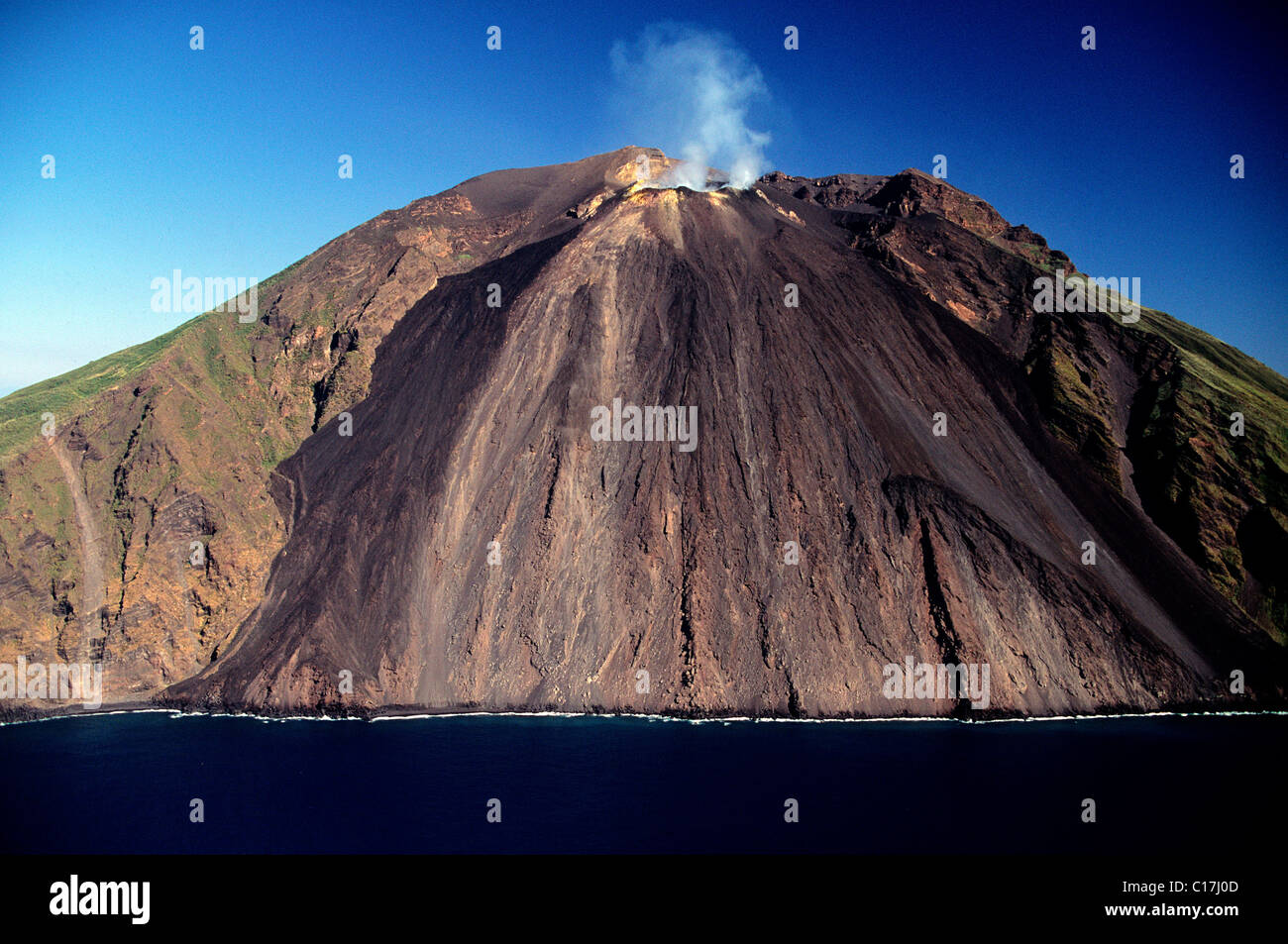 Aerial View Stromboli Stock Photos & Aerial View Stromboli Stock Images ...