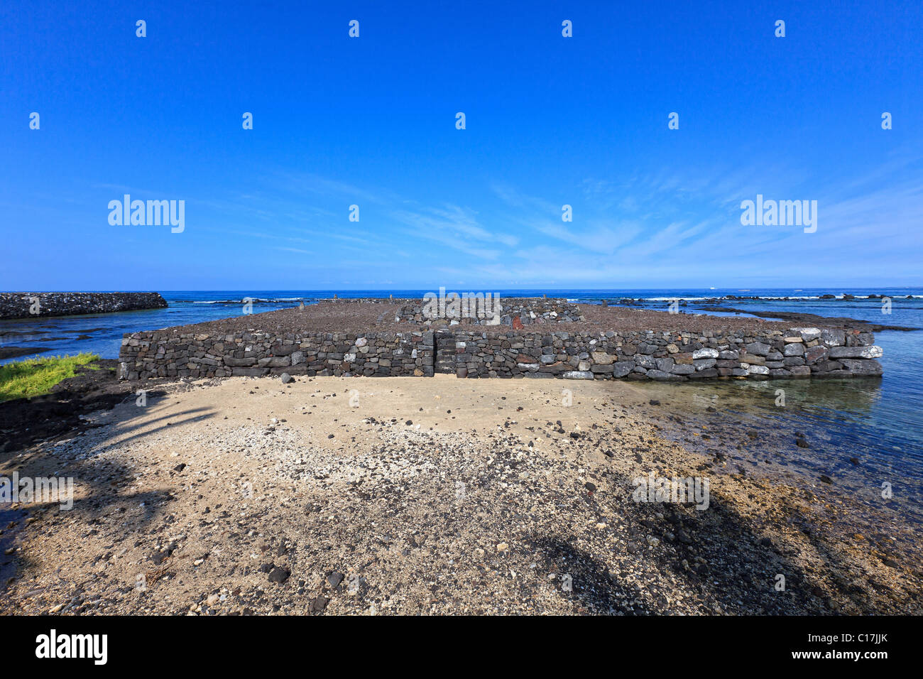 Heiau temple hi-res stock photography and images - Alamy
