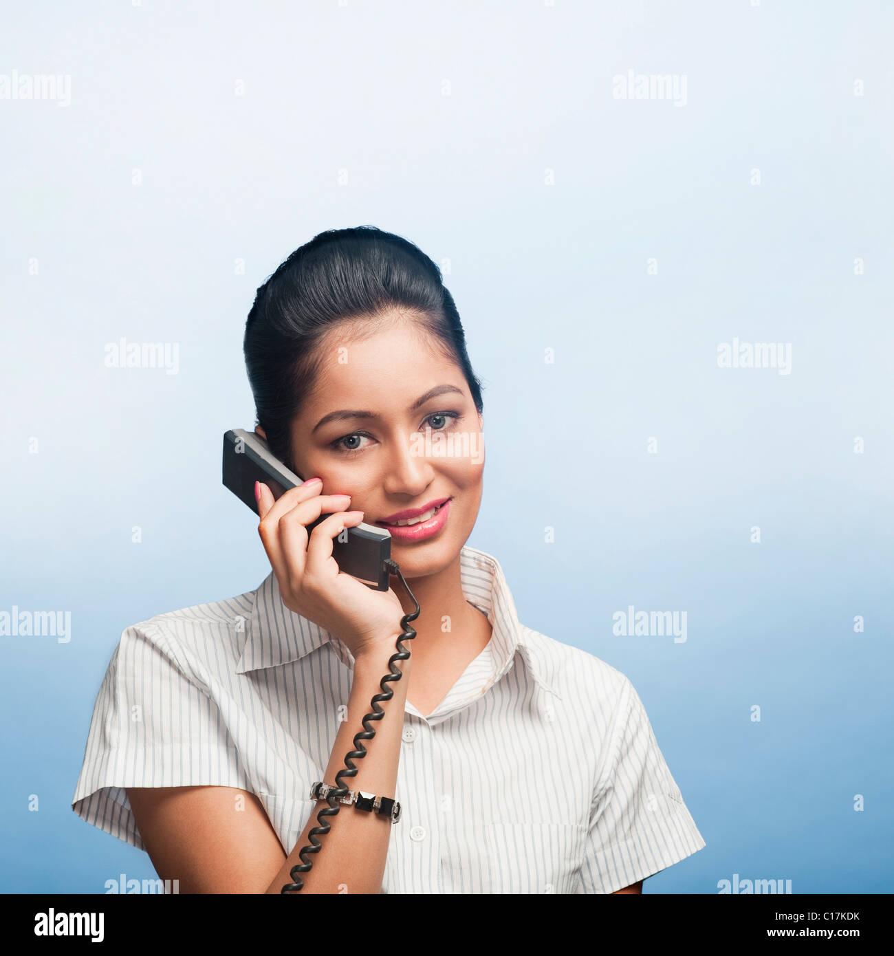 Portrait of a woman talking on the telephone Stock Photo - Alamy