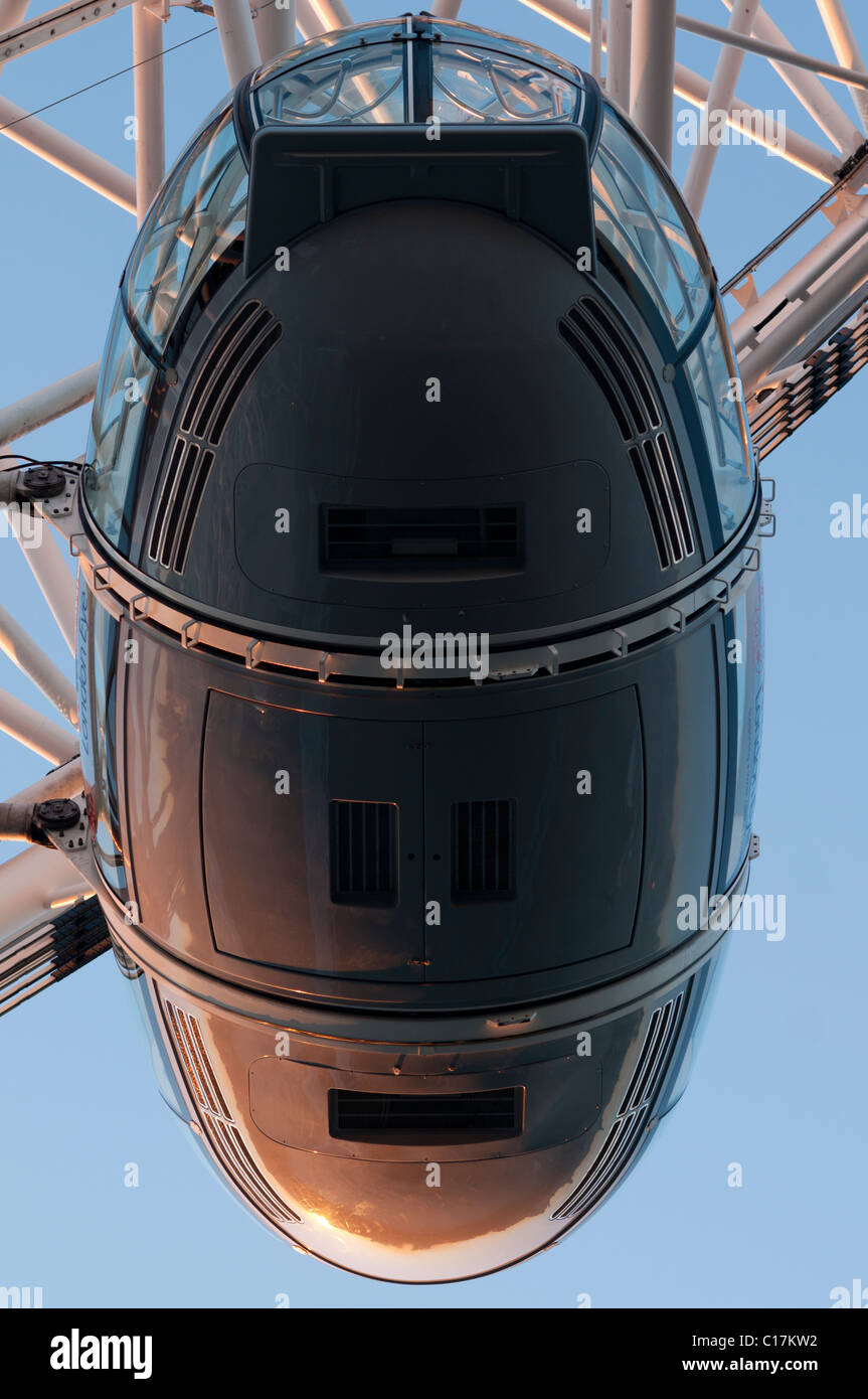 London eye pod hi-res stock photography and images - Alamy