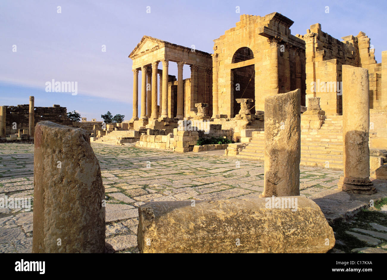 Tunisia, Sbeitla (Sufetula), Roman ruins, Minerve, Jupiter and Junon ...