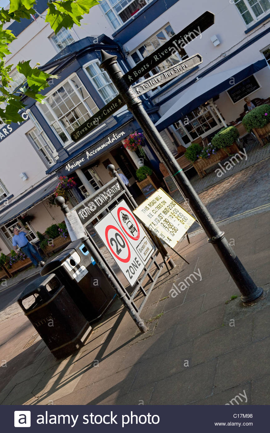Totnes Town Centre High Resolution Stock Photography and Images - Alamy