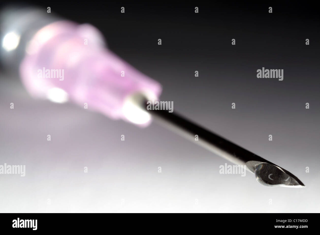 Syringe needle drop clear liquid hi-res stock photography and images ...