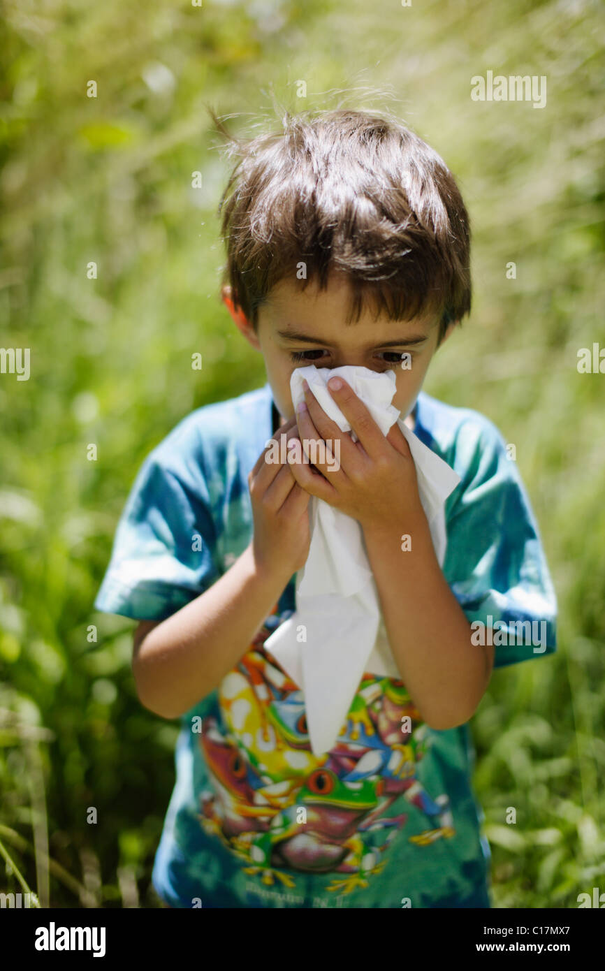 Child sneezing hi-res stock photography and images - Alamy