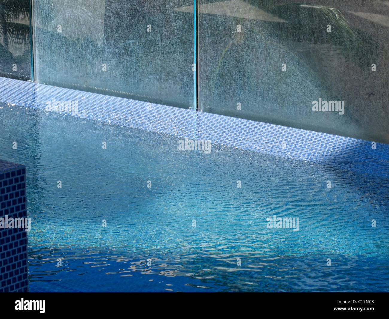 Hawaii swimming pool hi-res stock photography and images - Alamy
