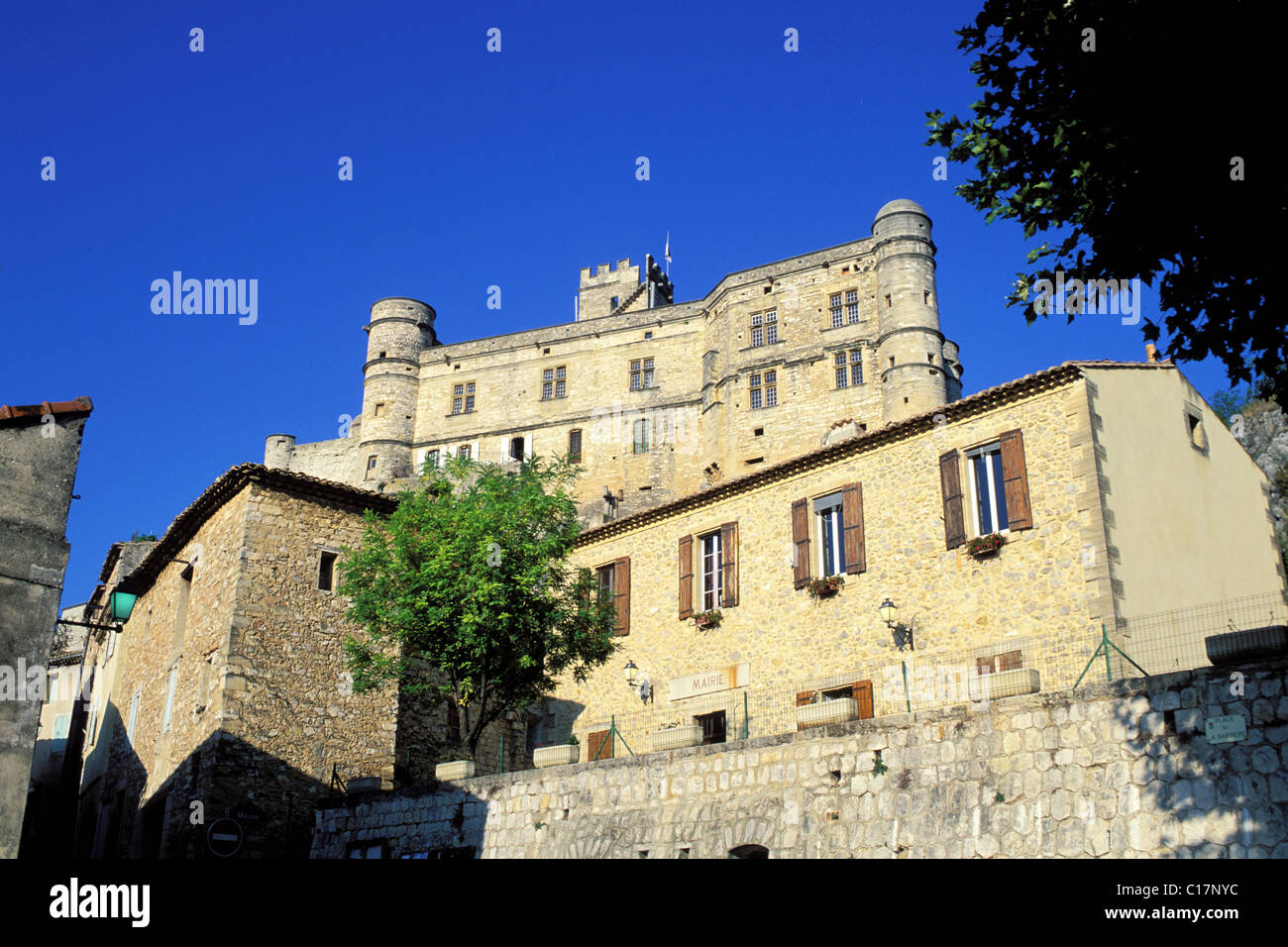 France, Vaucluse, Le Barroux, 16th century castle (Comtat Venaissin ...
