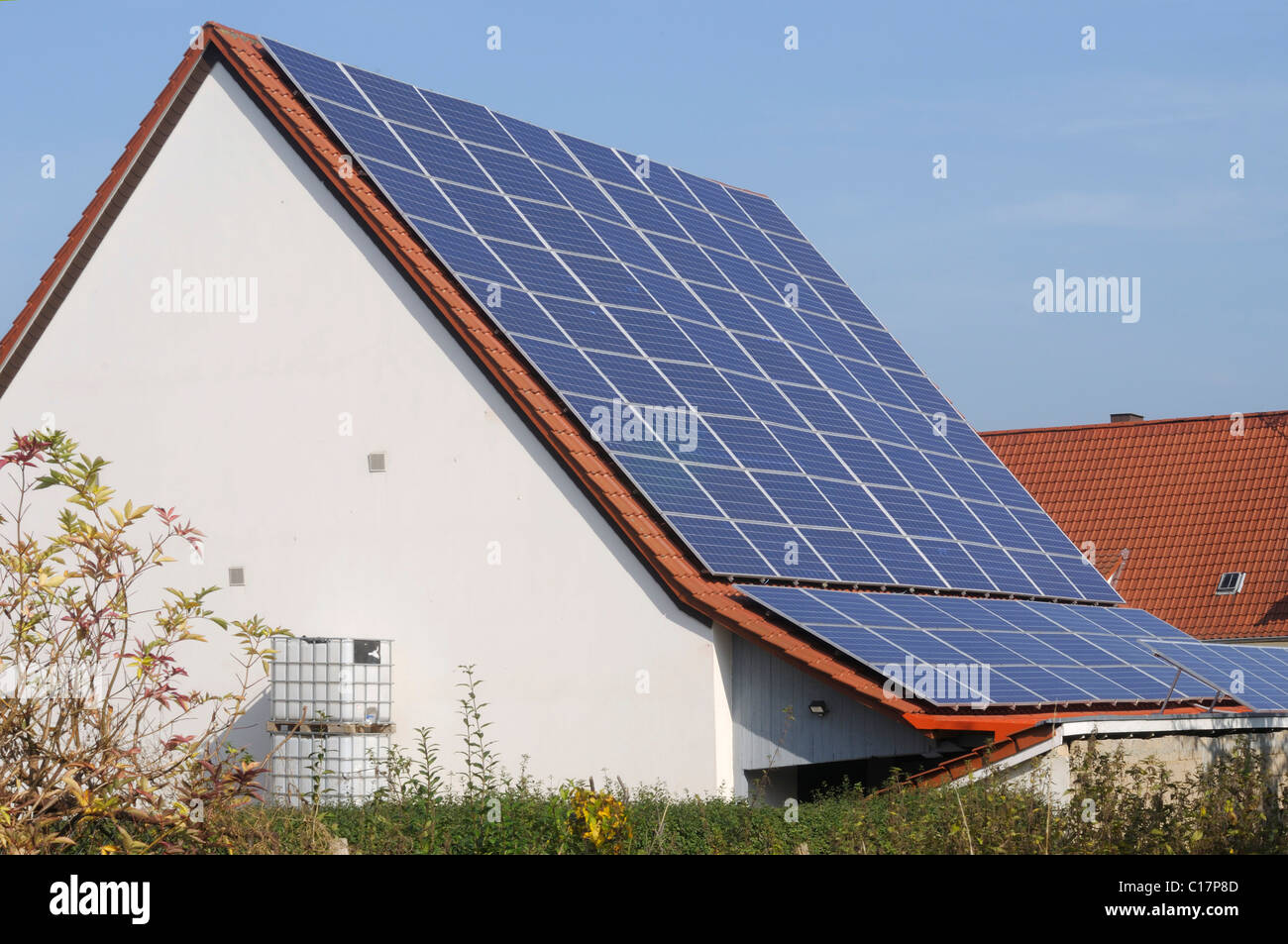 Very large roof hi-res stock photography and images - Alamy