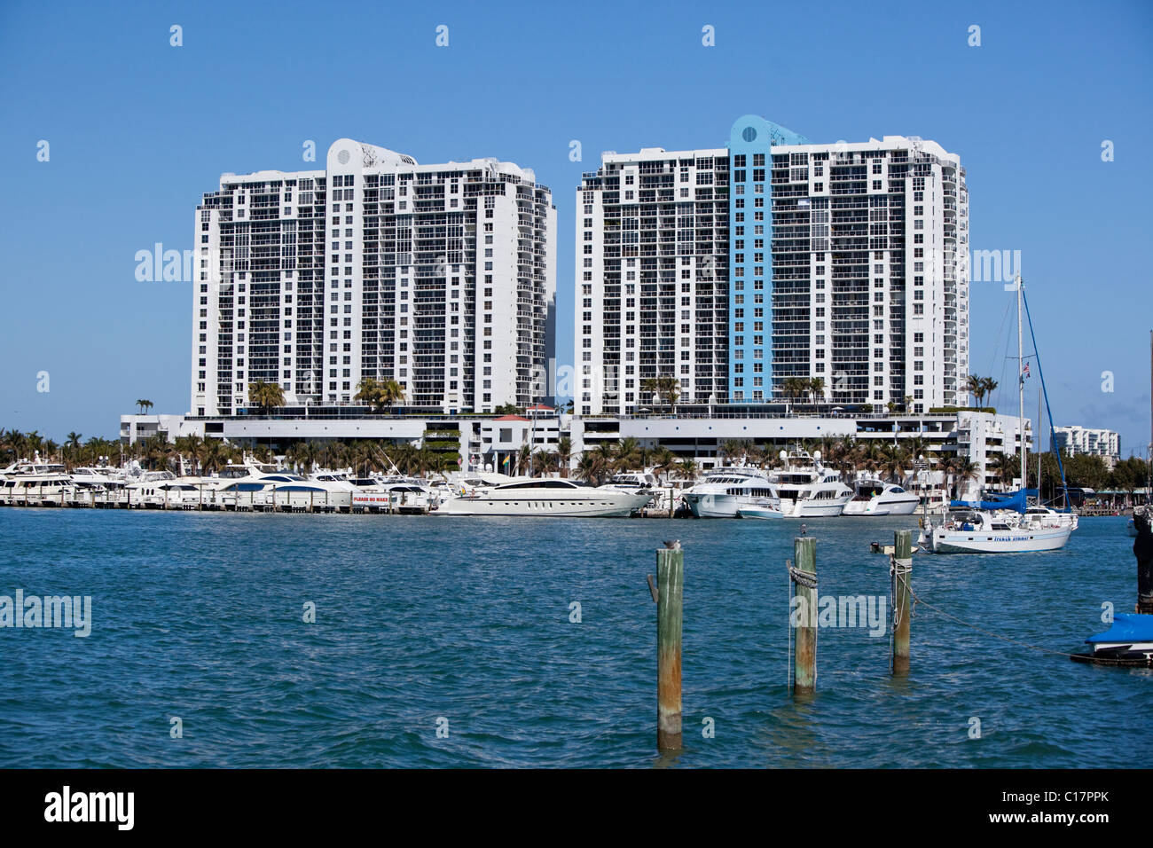 Buildings blocks hi-res stock photography and images - Alamy