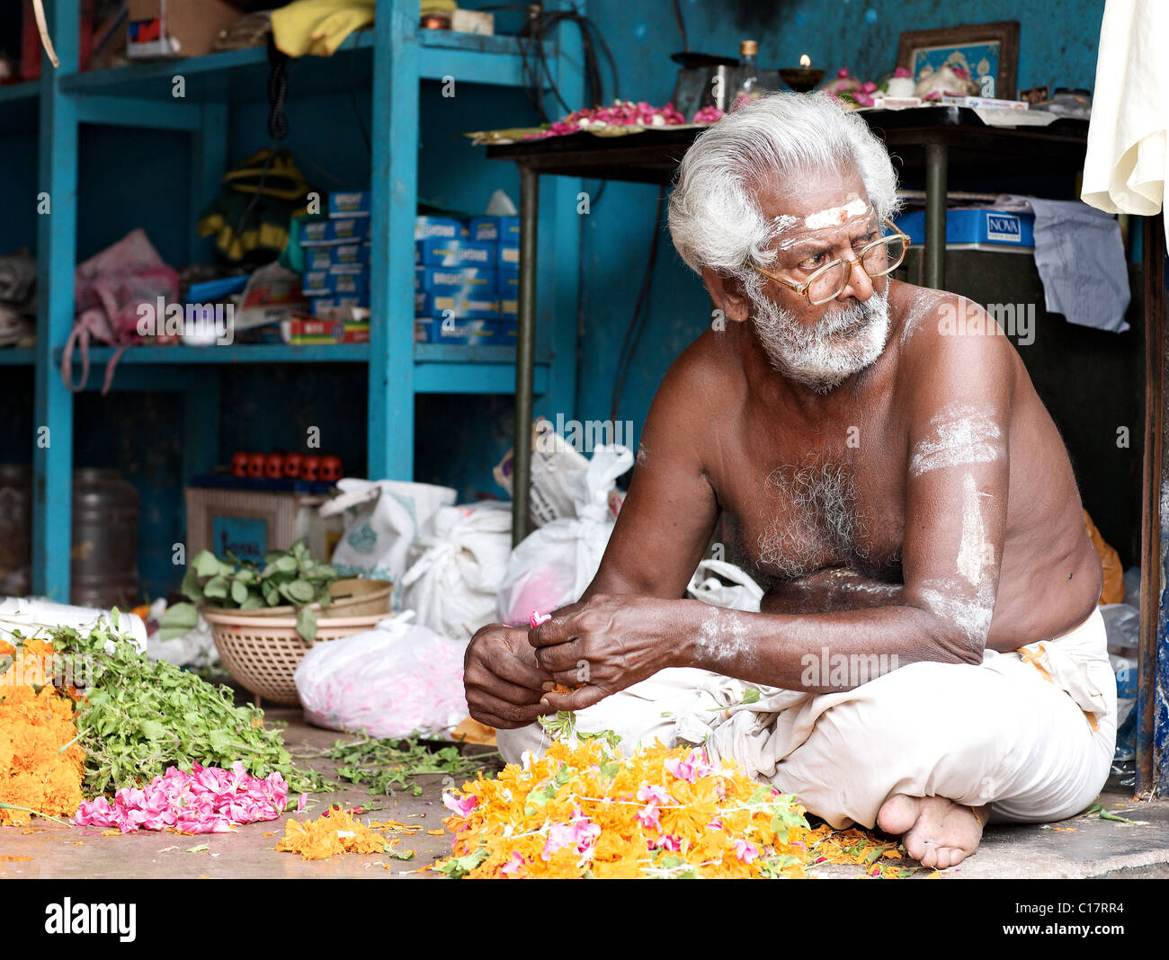 Garland maker, Fort Cochin, Kerala, India Stock Photo - Alamy