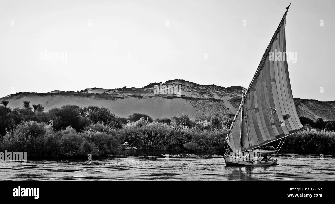Ancient boat egypt Black and White Stock Photos & Images - Alamy