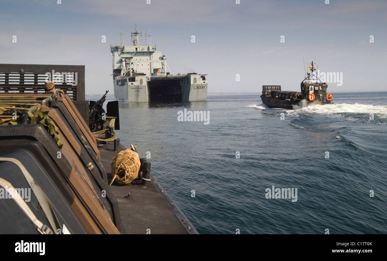 Bay class dock landing ship hi-res stock photography and images - Alamy