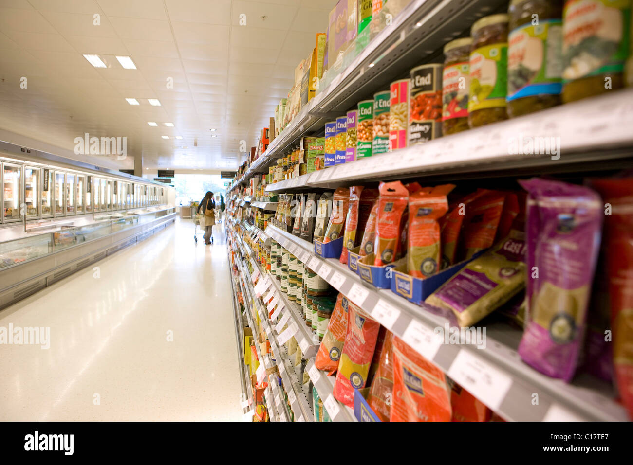 Supermarket isle hi-res stock photography and images - Alamy
