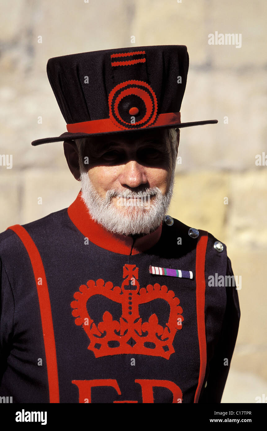 United Kingdom, London, guard at the London tower Stock Photo - Alamy