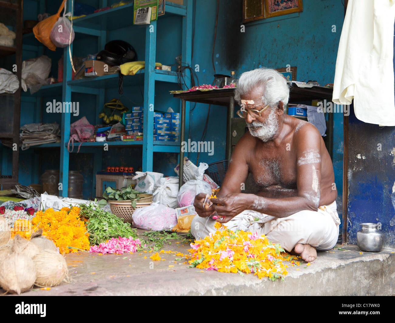 Garland maker hi-res stock photography and images - Alamy