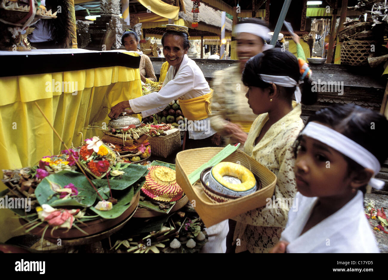 Indonesia, Bali, Ubud, offering in a temple Stock Photo - Alamy