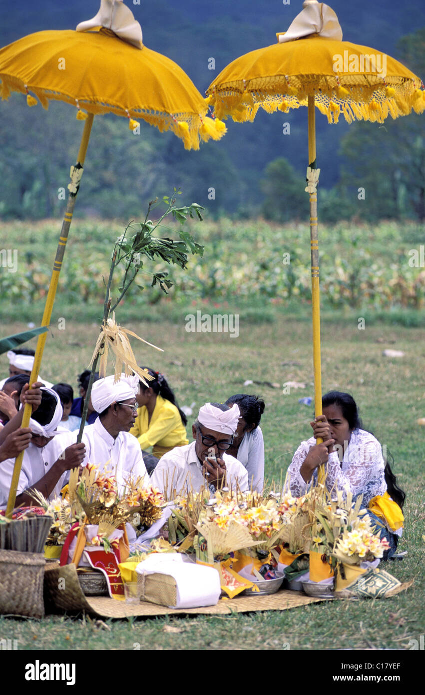 Indonesia, Bali, Bedugul, offertories at Ulu Danu temple Stock Photo ...