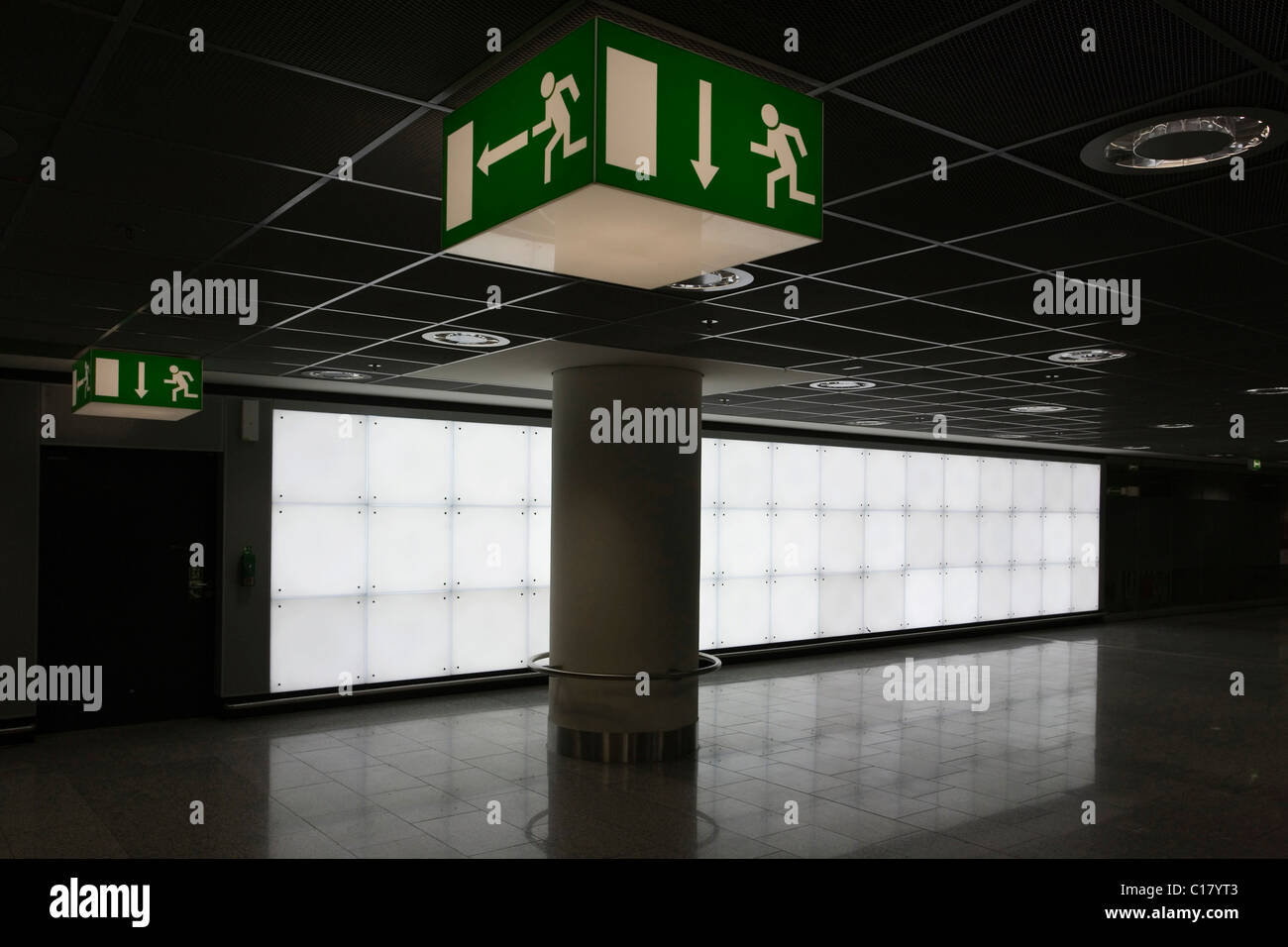 Emergency exit signs hi-res stock photography and images - Alamy