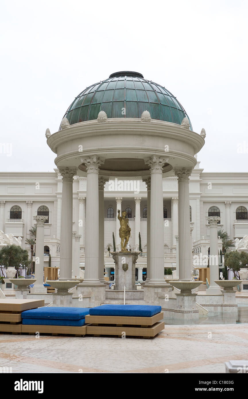 Temple pool hi-res stock photography and images - Alamy