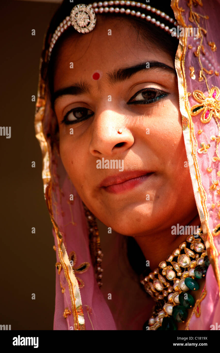 Traditional dressed indian girl Stock Photo - Alamy