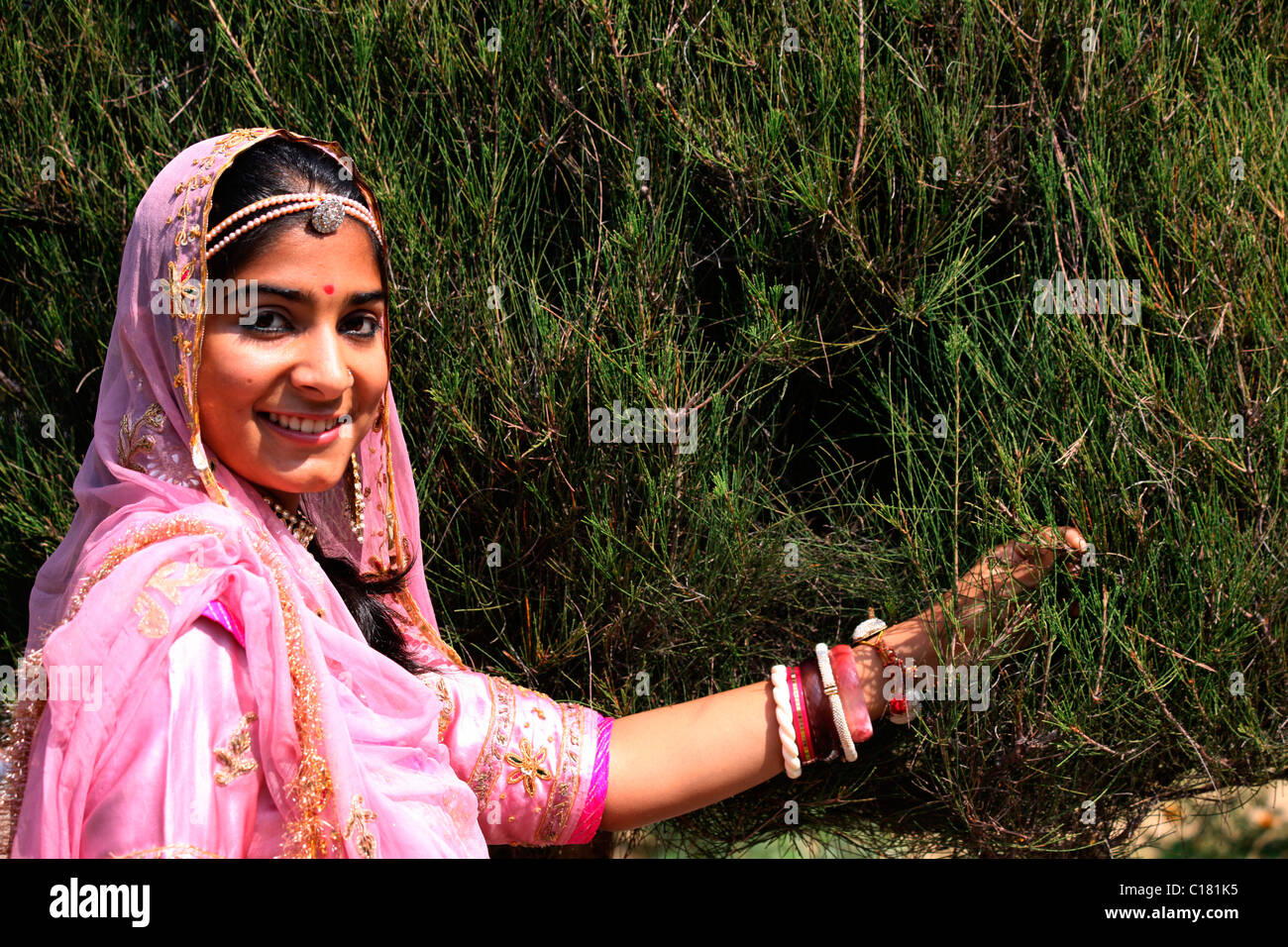 Traditional dress indian hi-res stock photography and images - Alamy