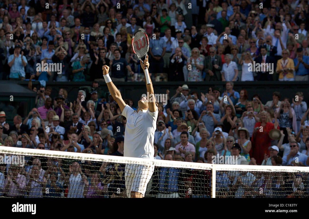 Roger Federer, Switzerland, celebrates his five set victory over Andy ...