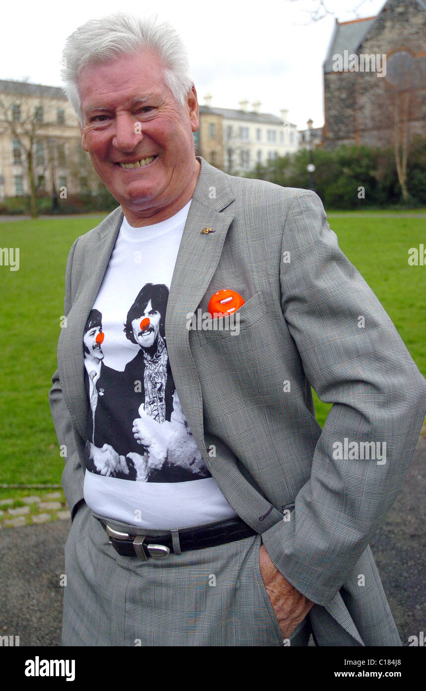 Roy Walker visits Age Concern Northern Ireland as part of the Comic ...