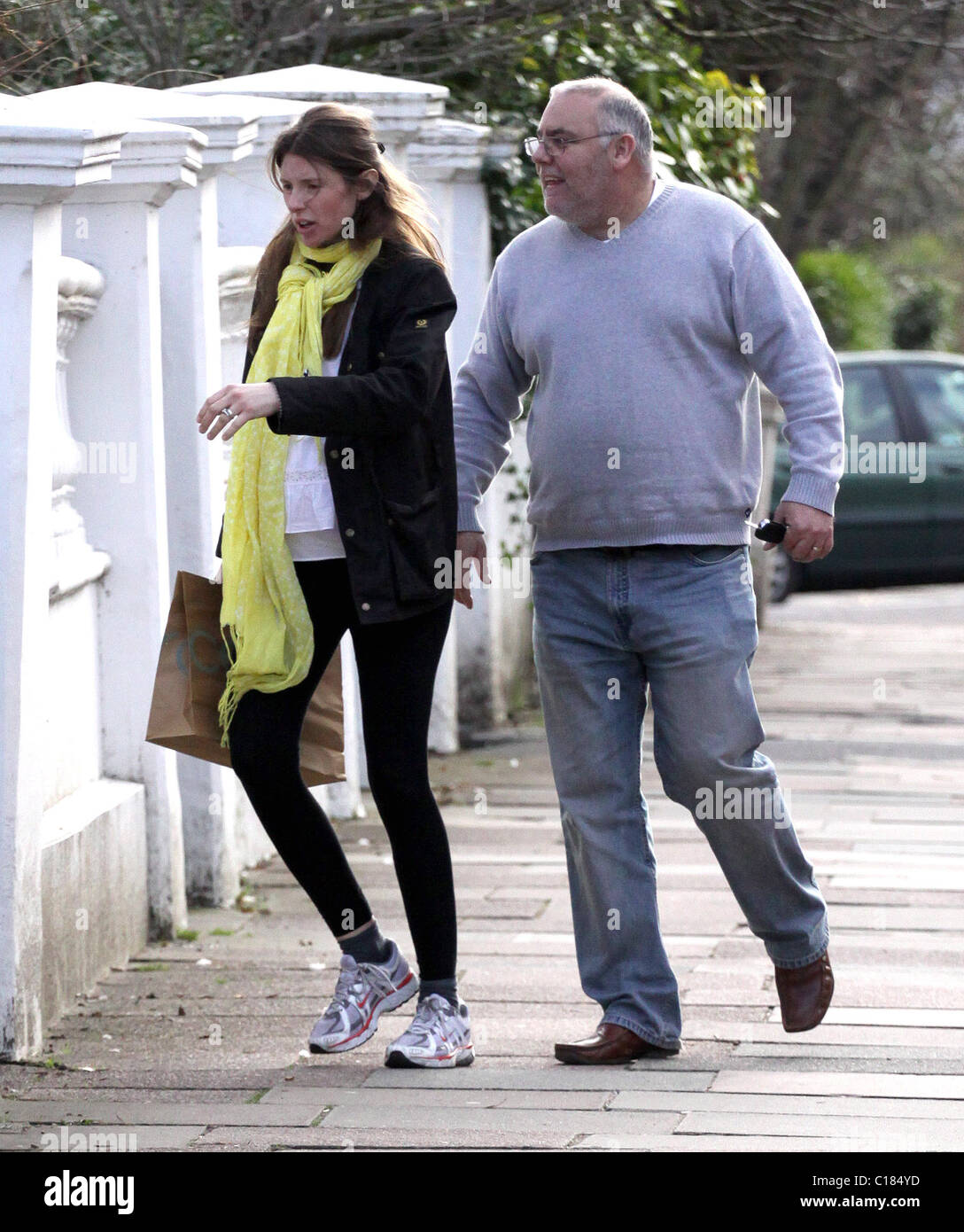Pregnant Jools Oliver leaves her house to run errands, sporting an ever ...